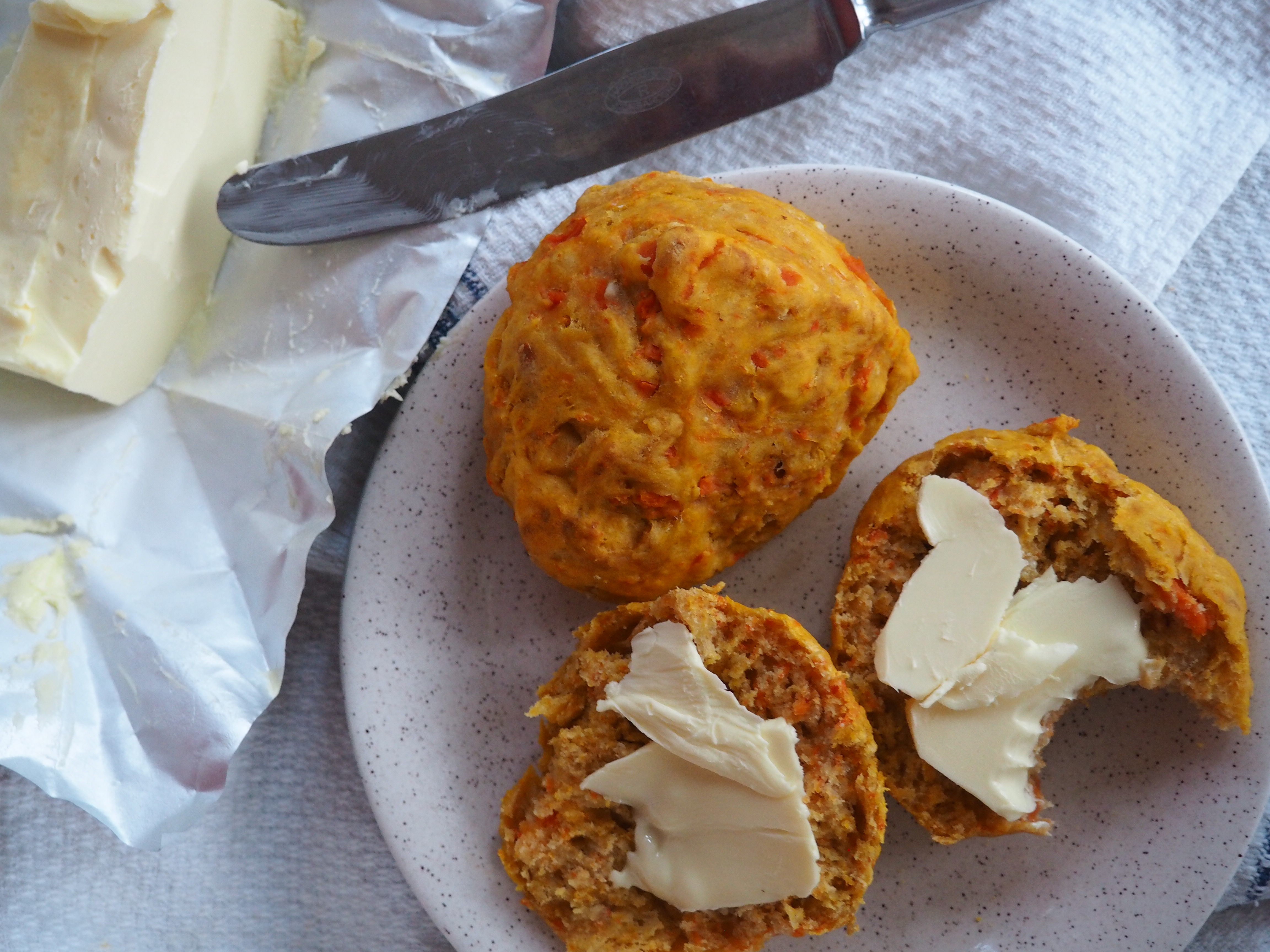 No-Yeast Carrot Buns – The Deliciously Vegan