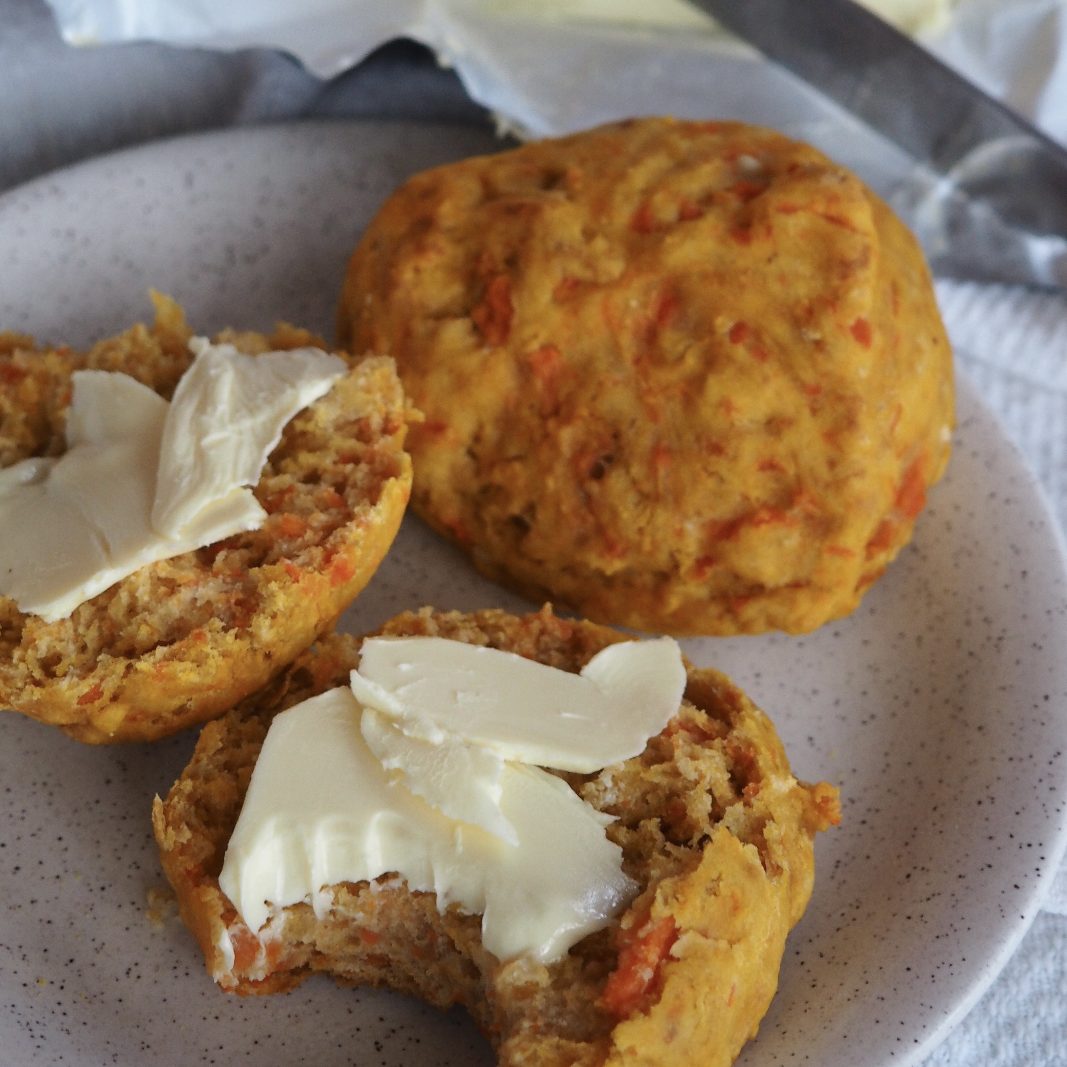 No-Yeast Carrot Buns – The Deliciously Vegan