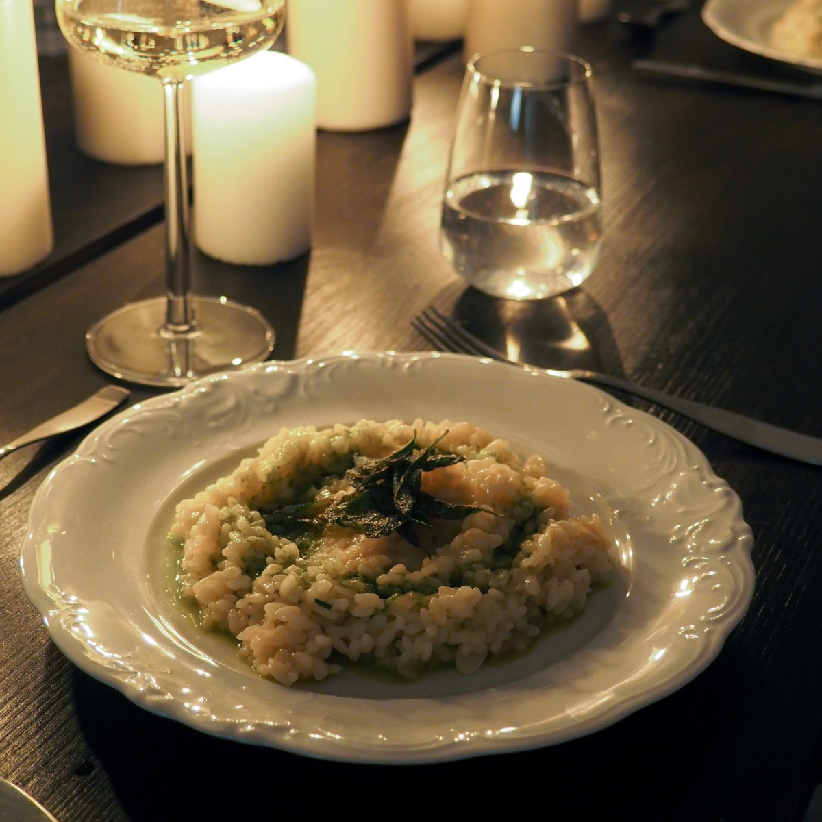 Lime Risotto with Basil Oil & Crispy Sage – The Deliciously Vegan
